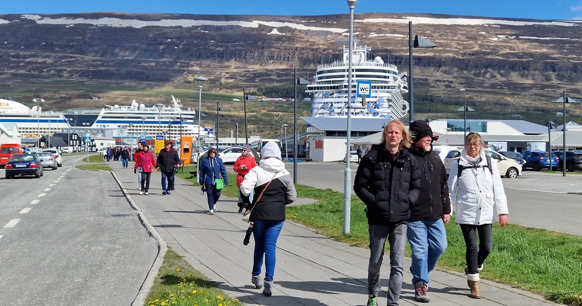 Thirty thousand people worked in the tourism industry in Iceland in ...