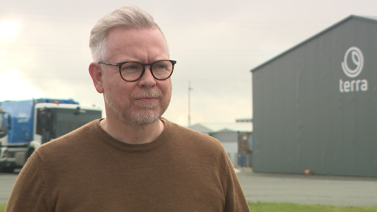 Eldur í endurvinnslu-stöð í nótt - RÚV.is