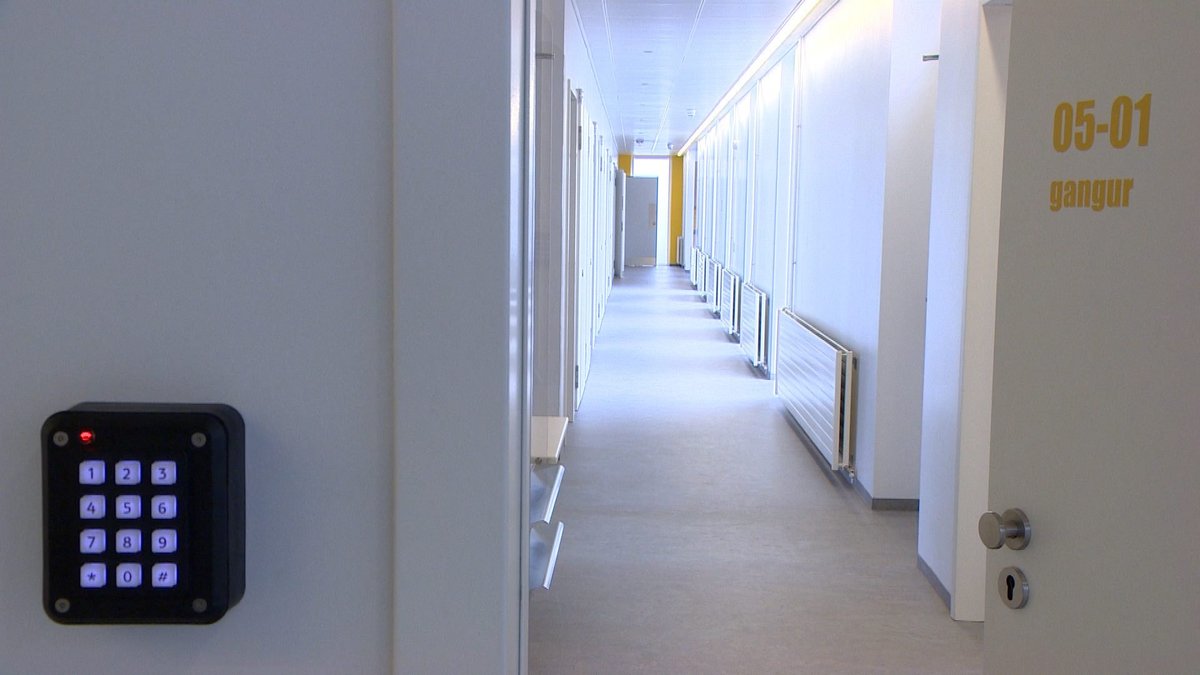 Nara Walker starts prison sentence - RÚV.is