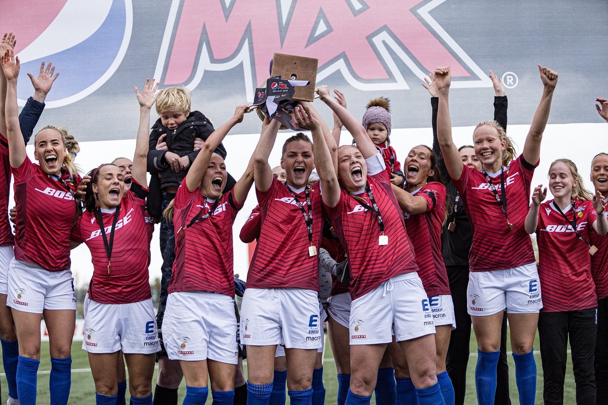 Valur Íslandsmeistari kvenna í fótbolta - RÚV.is