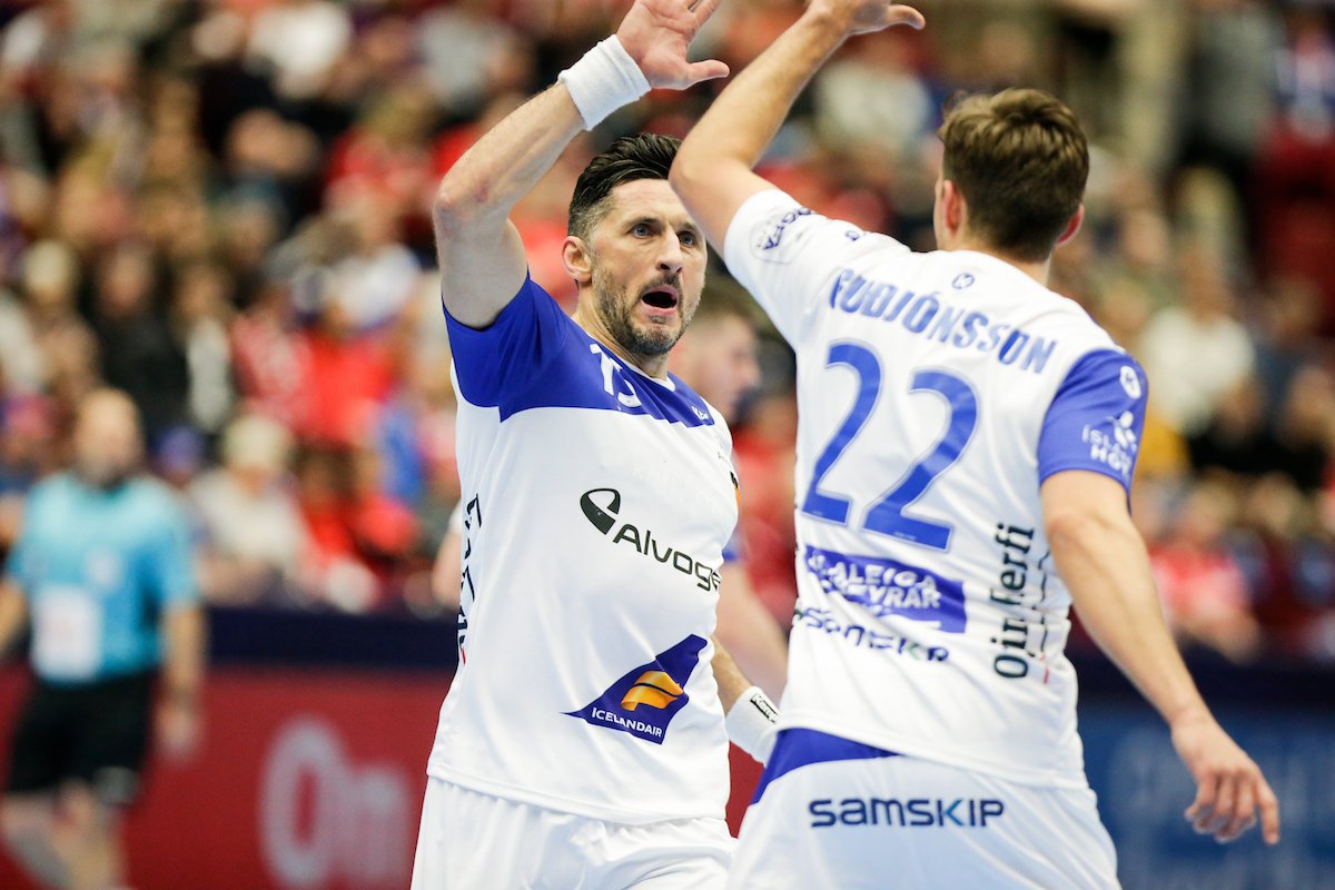Handball: strong Icelandic win but trouble ahead - RÚV.is