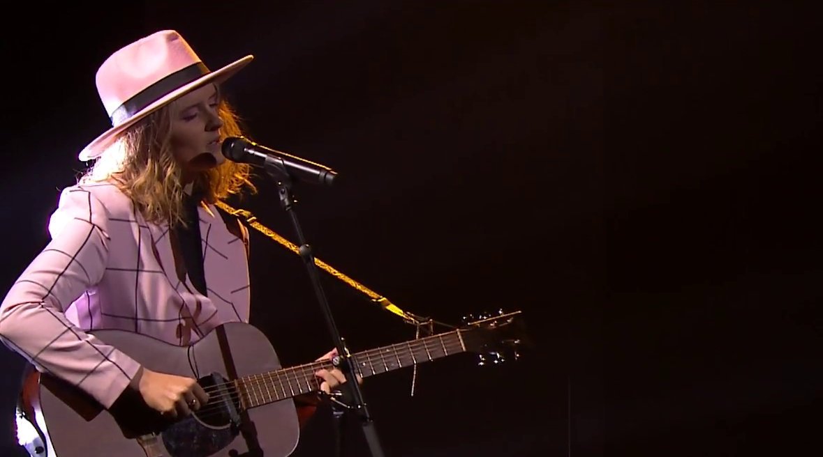 Elín Ey flytur sína útgáfu af Waterloo - RÚV.is