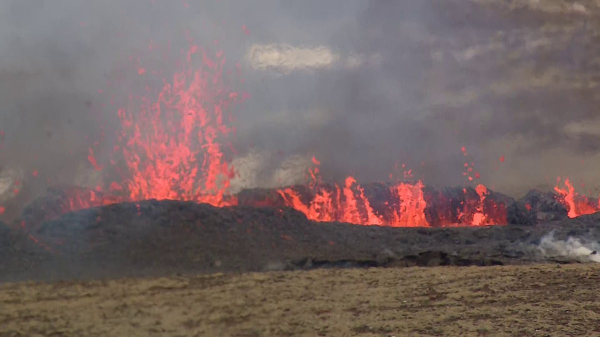 Two new craters open at Iceland volcano - RÚV.is