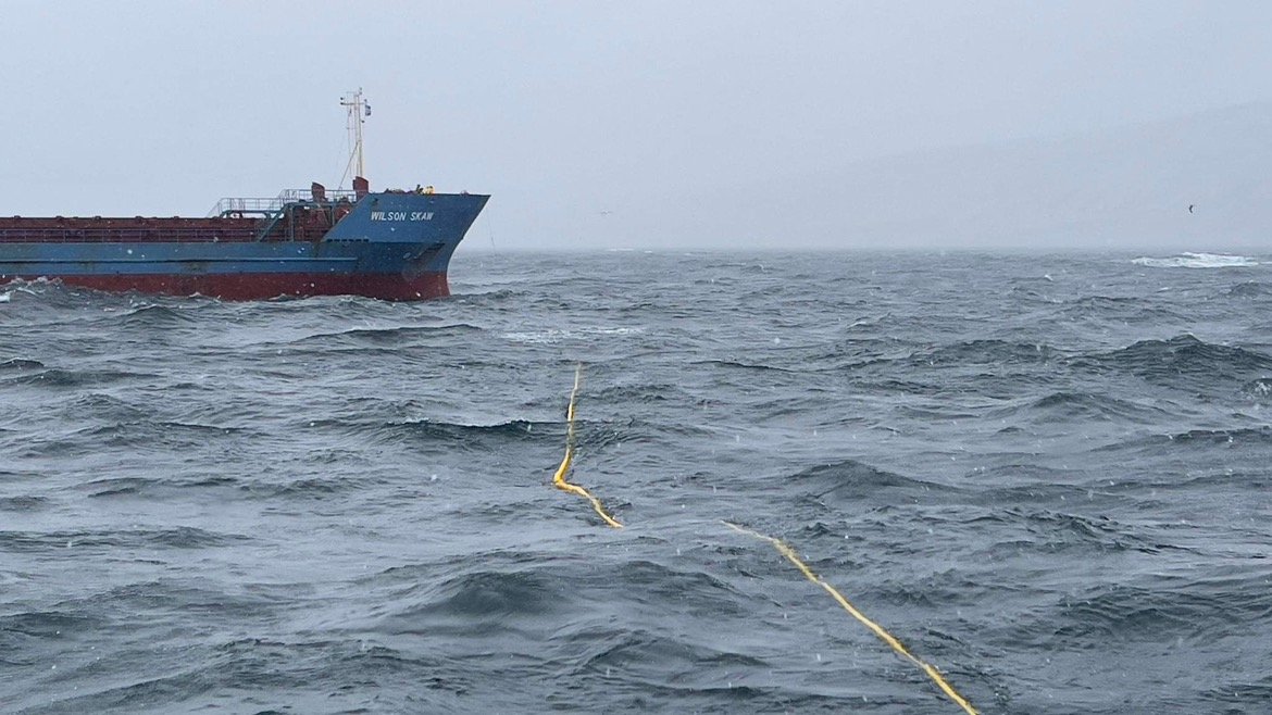 Cargo ship Wilson Skaw afloat again - RÚV.is