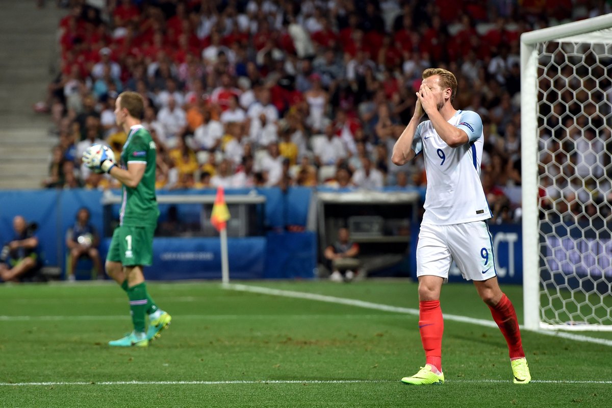 Bein lýsing á Rás 2 frá leik Íslands og Englands - RÚV.is